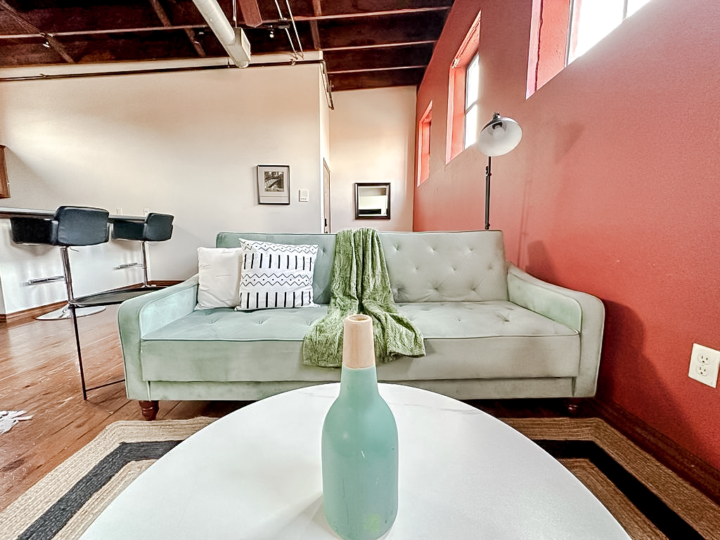 Upscale 2BD/1BA Condo- Downtown Springfield